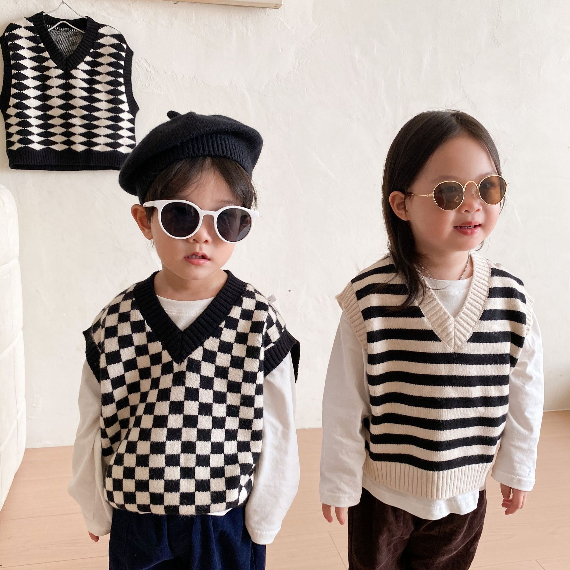 黑白雙色V領針織背心-菱形｜媽咪愛