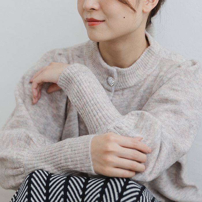 日本 ihuu - 優雅珍珠釦薄針織外套-淺灰｜媽咪愛