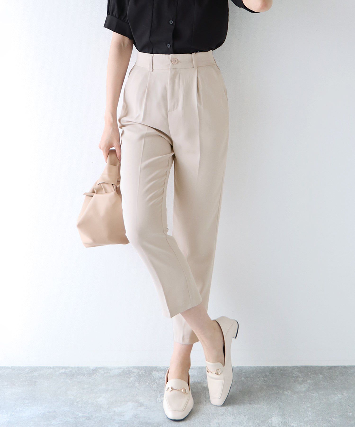 日本 BLUE EAST - 修身版型打褶錐形西裝褲-淺粉｜媽咪愛