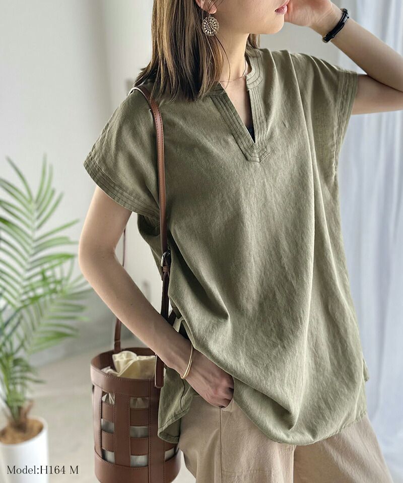 日本 Classical Elf - 2WAY棉麻透氣小V領落肩短T-深灰｜媽咪愛