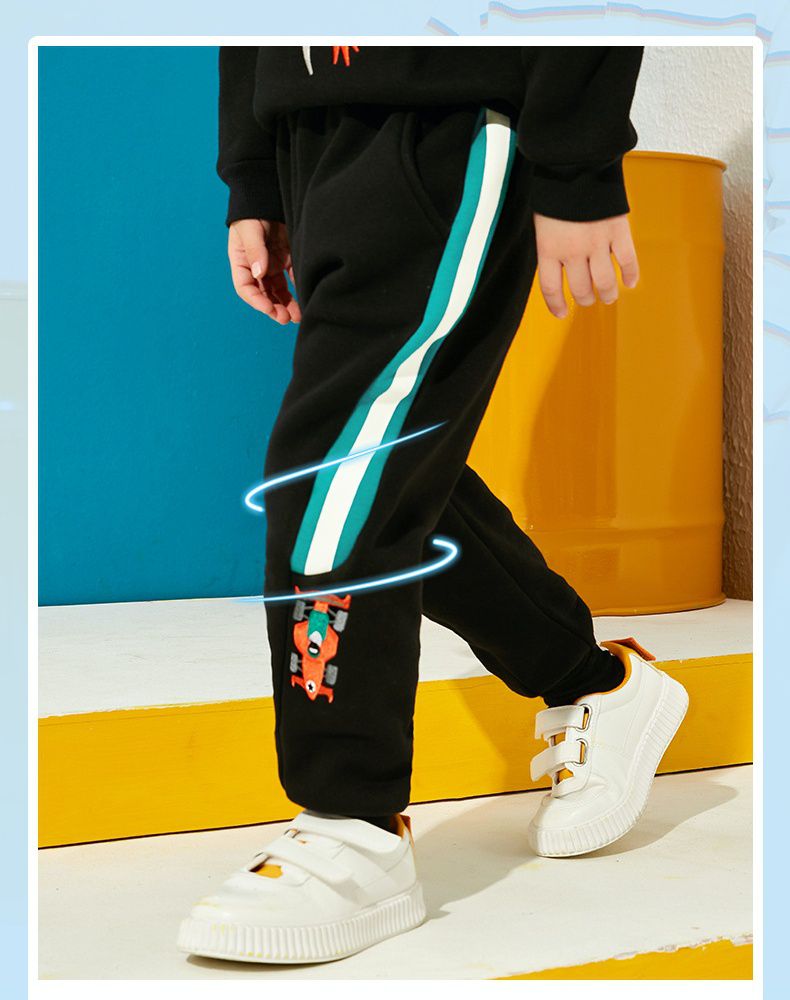 BOMI - 薄絨腰鬆緊休閒保暖束口長褲-刺繡賽車-黑色｜媽咪愛