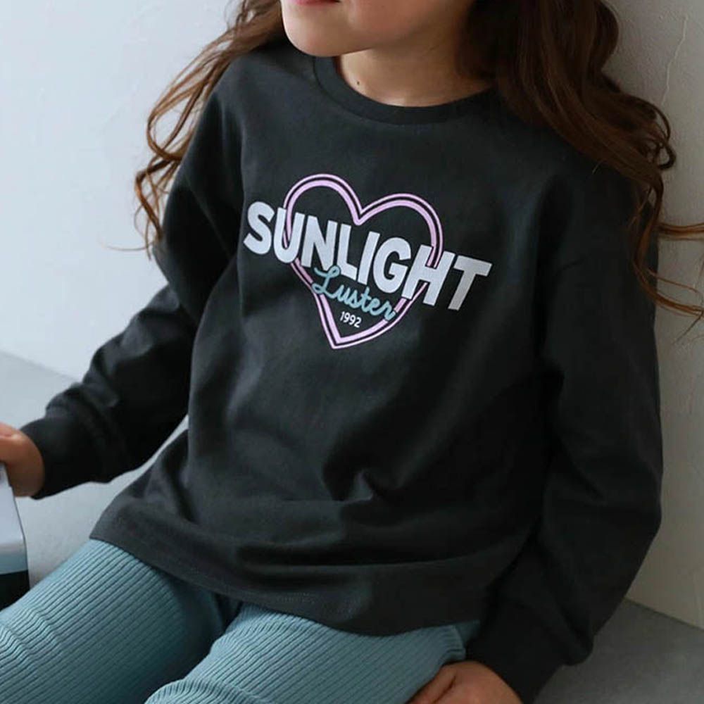 日本 devirock - 100%棉 女孩印花長袖上衣-霓虹愛心LOGO-炭灰｜媽咪愛