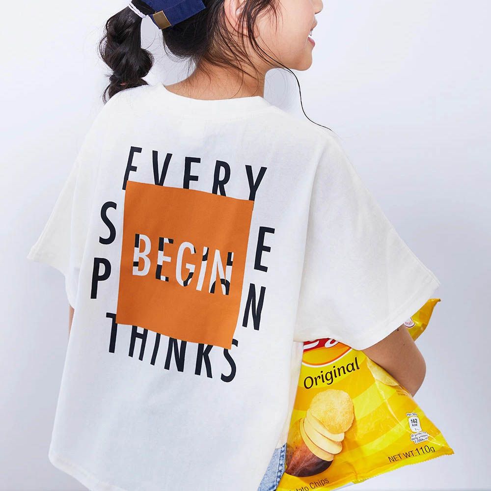 日本 devirock - 100%棉 定番廓型印花短袖上衣-BEGIN-白｜媽咪愛