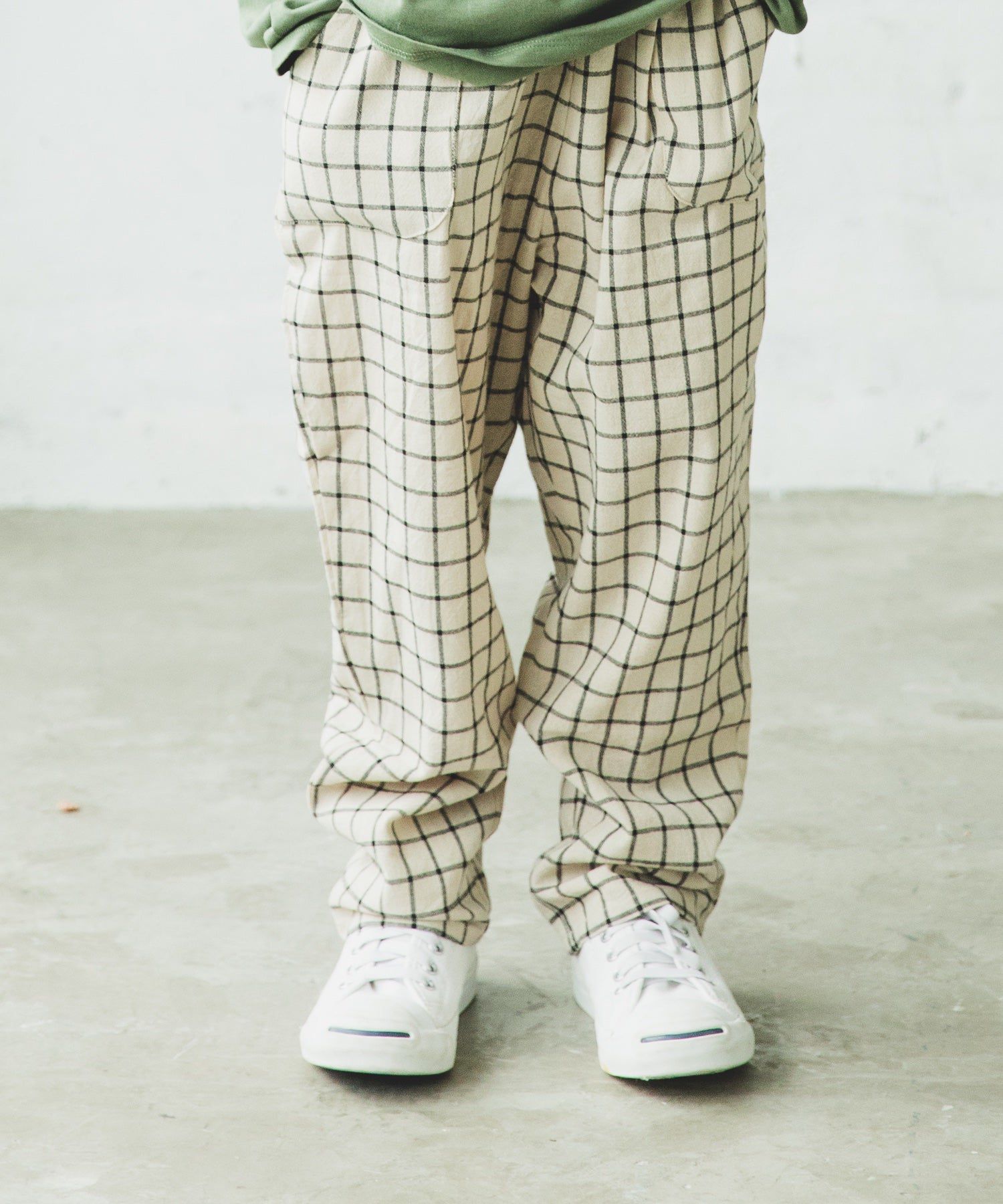 日本 PAIRMANON - 百搭鬆緊長褲-細直條紋-黑｜媽咪愛